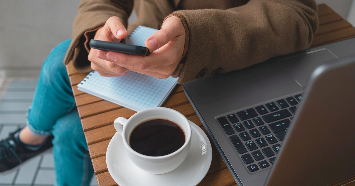 The ultimate guide to eSIM for laptops: freedom for travellers